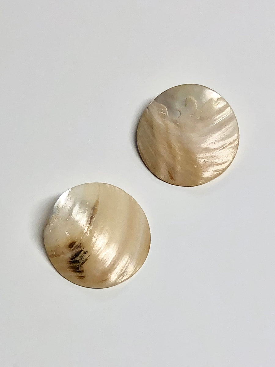 vintage natural shell disc earrings 80s – hong kong vintage
